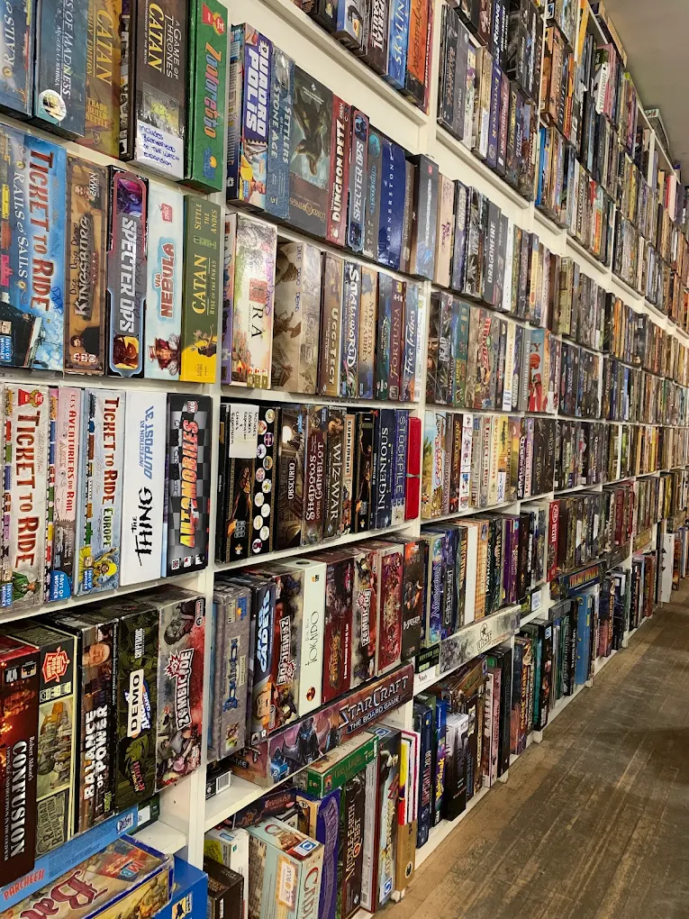 Chicagoland Games: Dice Dojo - Unique Scenery